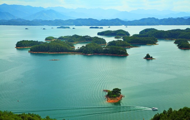 Thousand Islets Lake | China Travel Blog